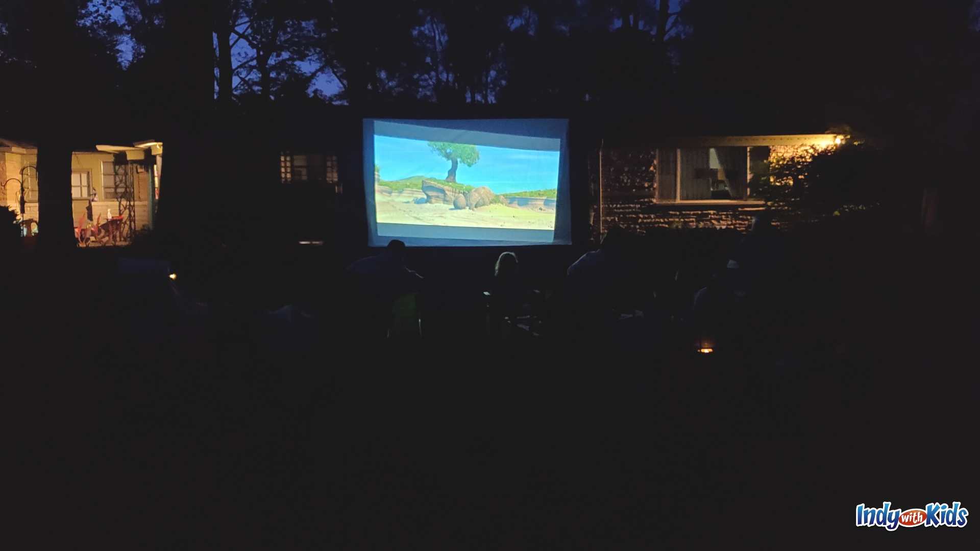 How to Create an Awesome Backyard Movie Theater