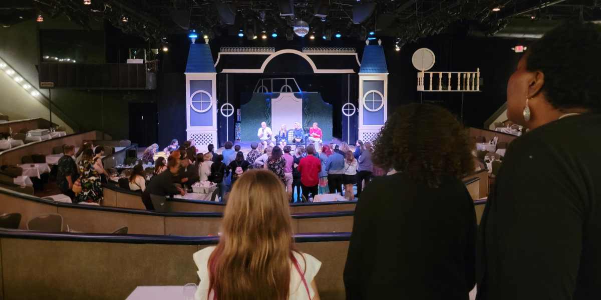 11 Expert Tips for Taking Your Kids to a Dinner Theater Show